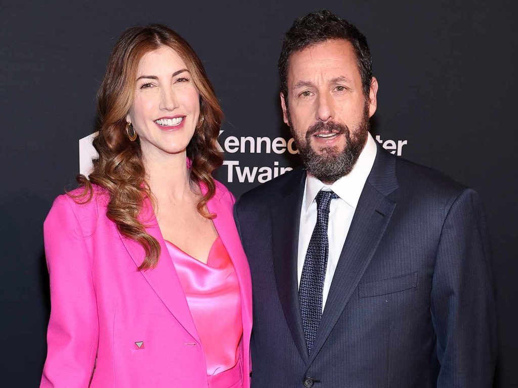 5 fatos sobre Jackie Sandler, esposa de Adam Sandler | em 2026